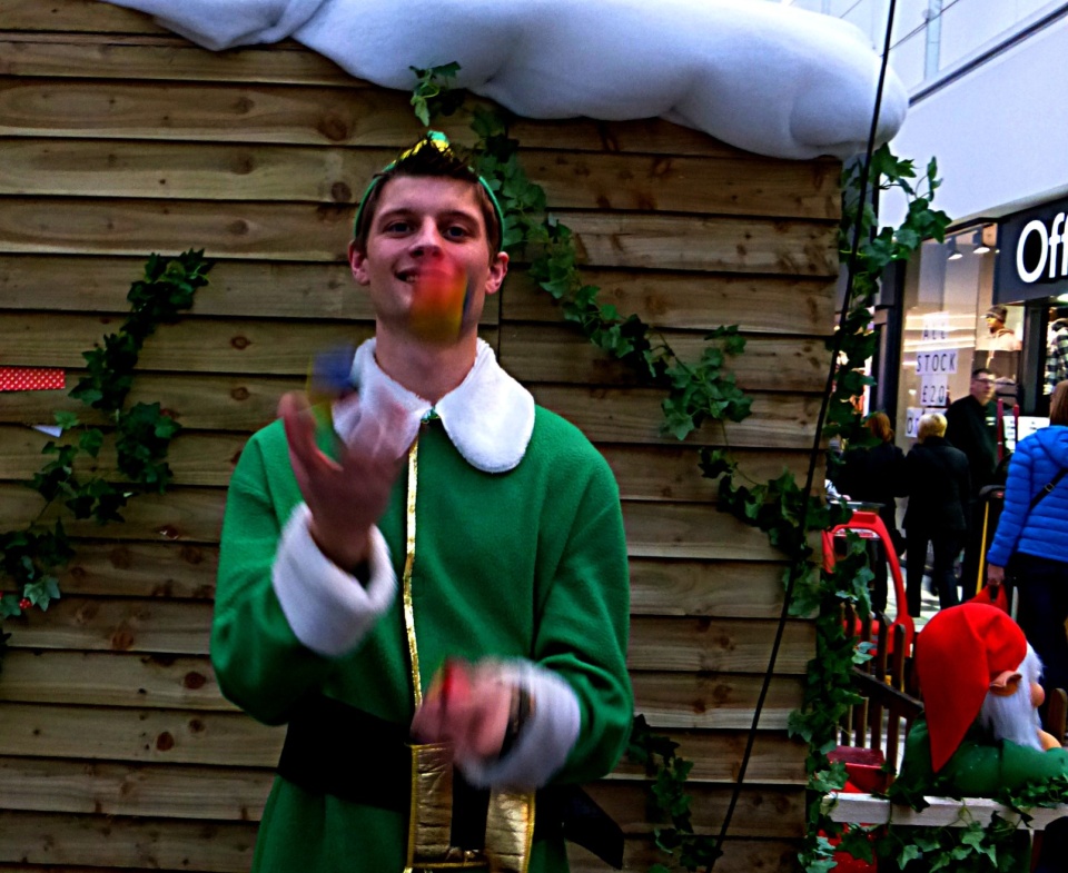 Juggling Elf | Skyegirl | Blipfoto
