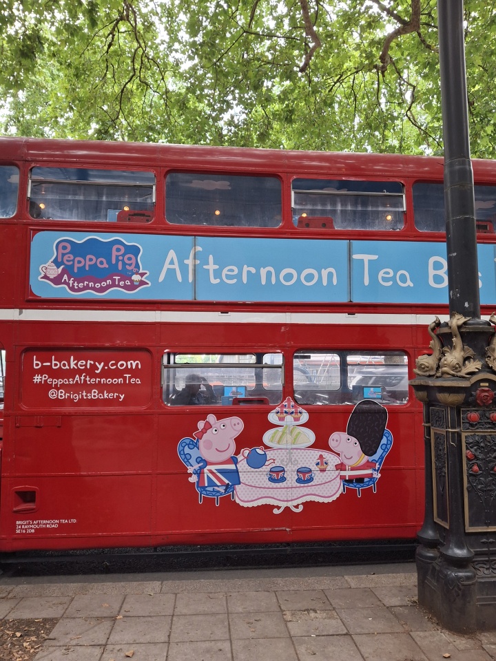 Peppa Pig Bus | StephenF | Blipfoto